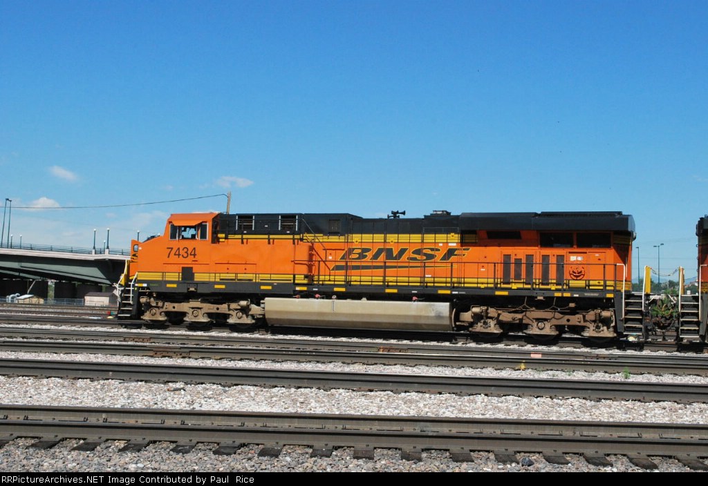 BNSF 7434